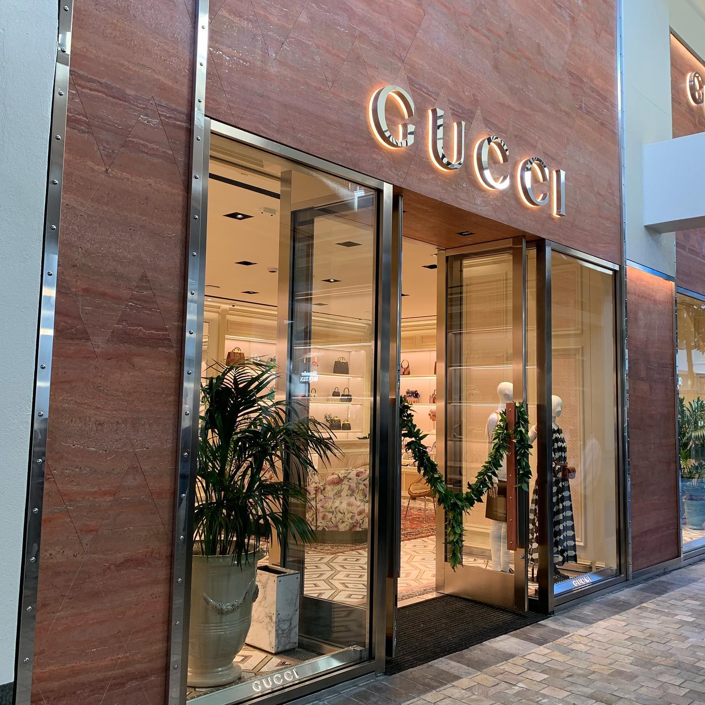 Elegant Details Showcased at Gucci Ala Moana Center – Dickinson Cameron